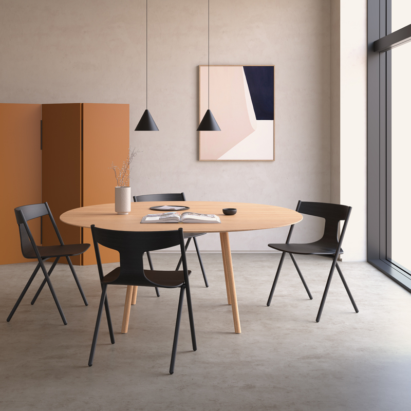 Chaise QUADRA empilable Chêne naturel VICCARBE | SILVERA