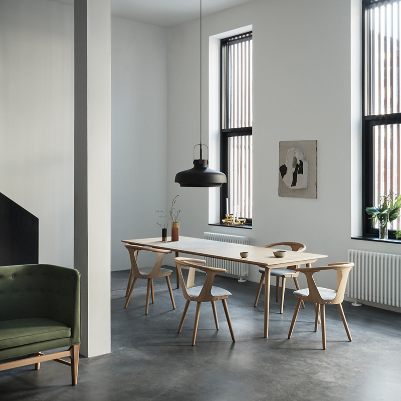 Dining Table IN BETWEEN SK6 Oak AND TRADITION | SILVERA